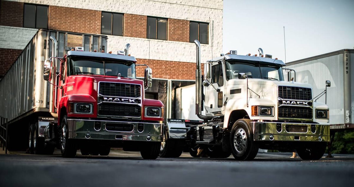 Mack® Pinnacle™ Model Makes Bold Statement with New Grille | Mack Trucks